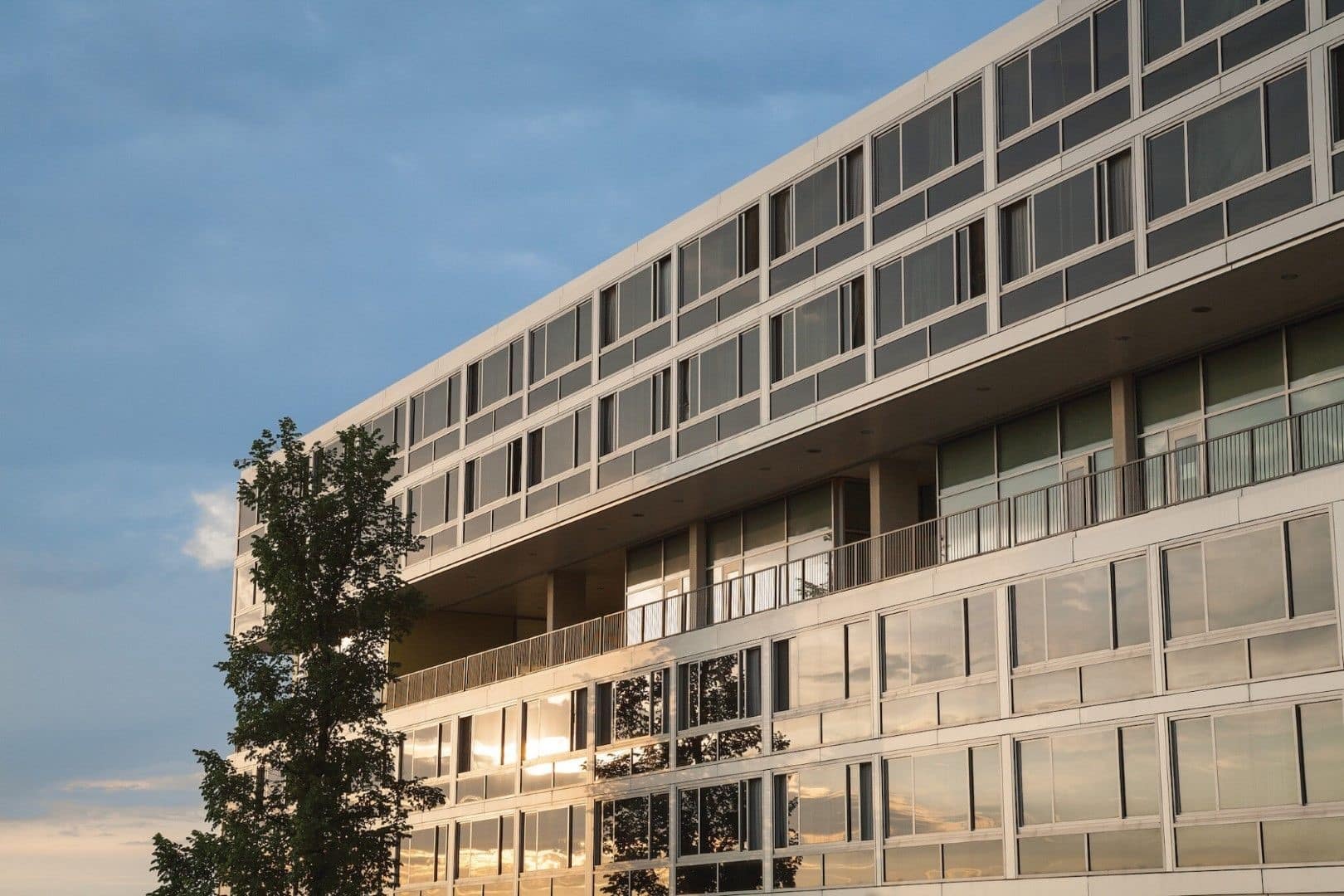 Vandenberg Hall, U.S. Air Force Academy - Kawneer Canada