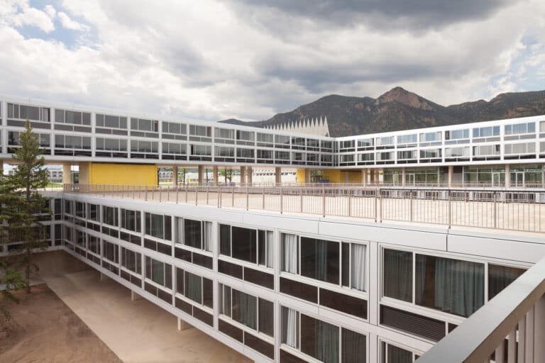 Vandenberg Hall, U.S. Air Force Academy - Kawneer Canada