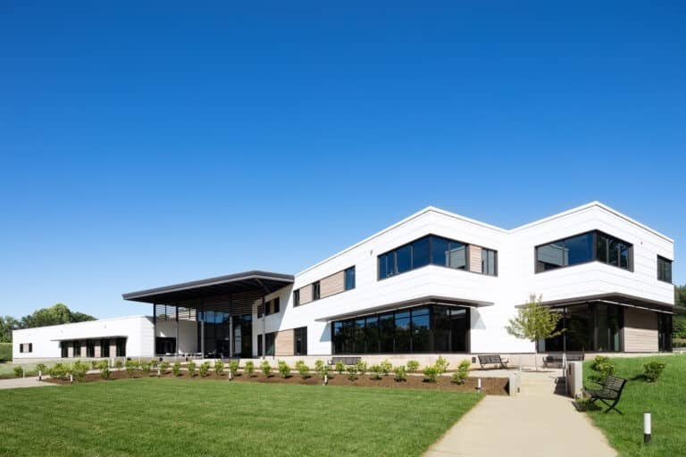 Trifab® VersaGlaze® 451/451T Framing System - Kawneer Canada