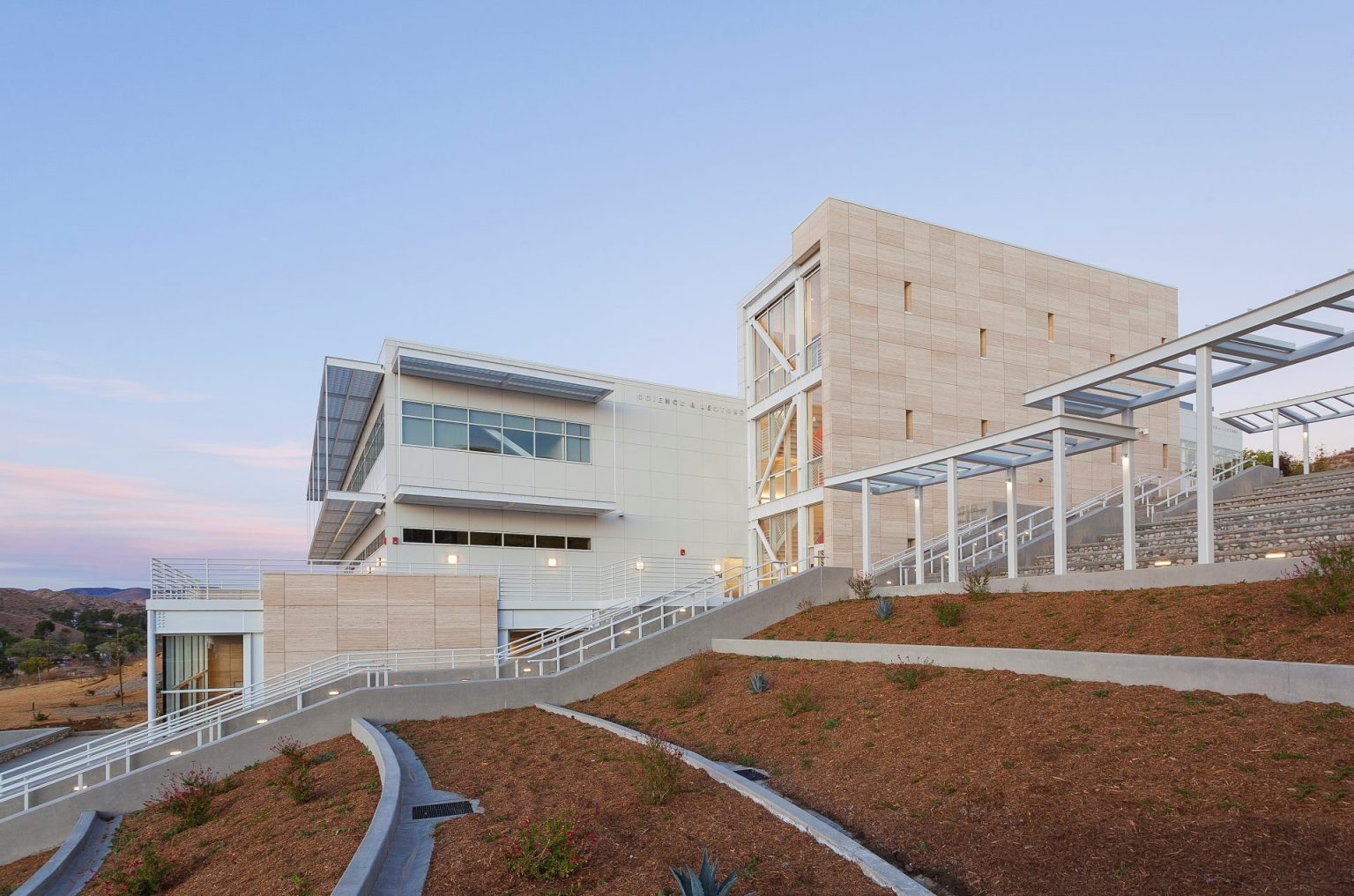 Don Takeda Science Center - Kawneer Canada