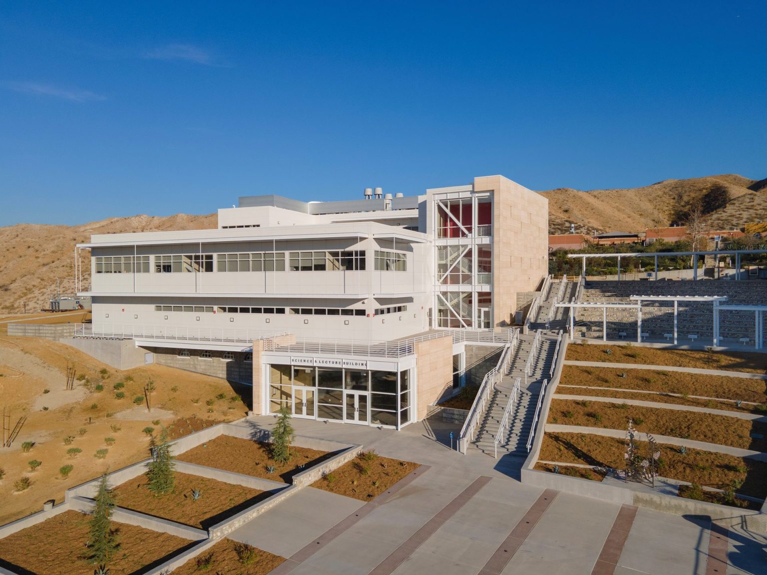 Don Takeda Science Center - Kawneer Canada